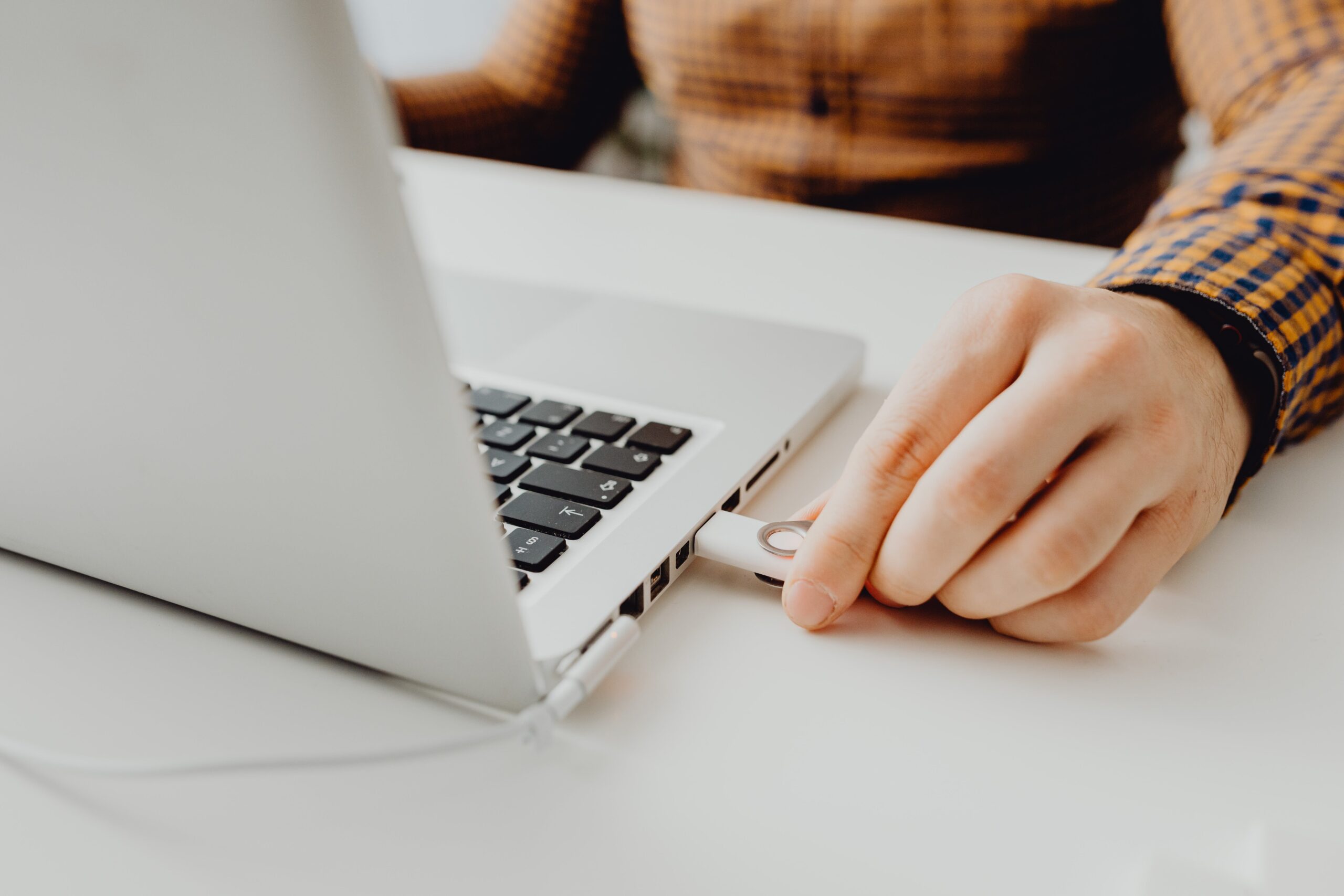 How to Install Windows 10 from USB: Full Guide